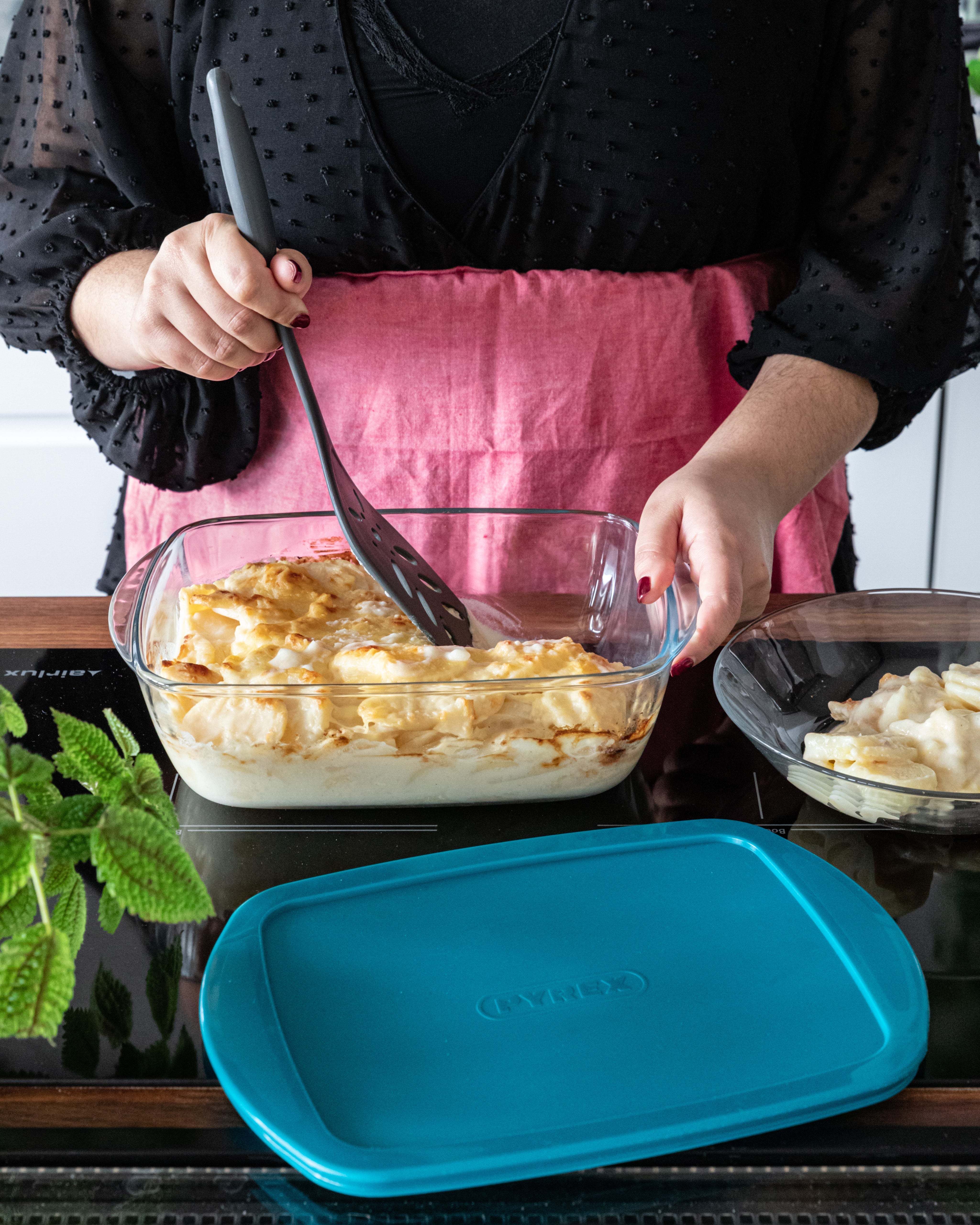 Pyrex baking dish lid store